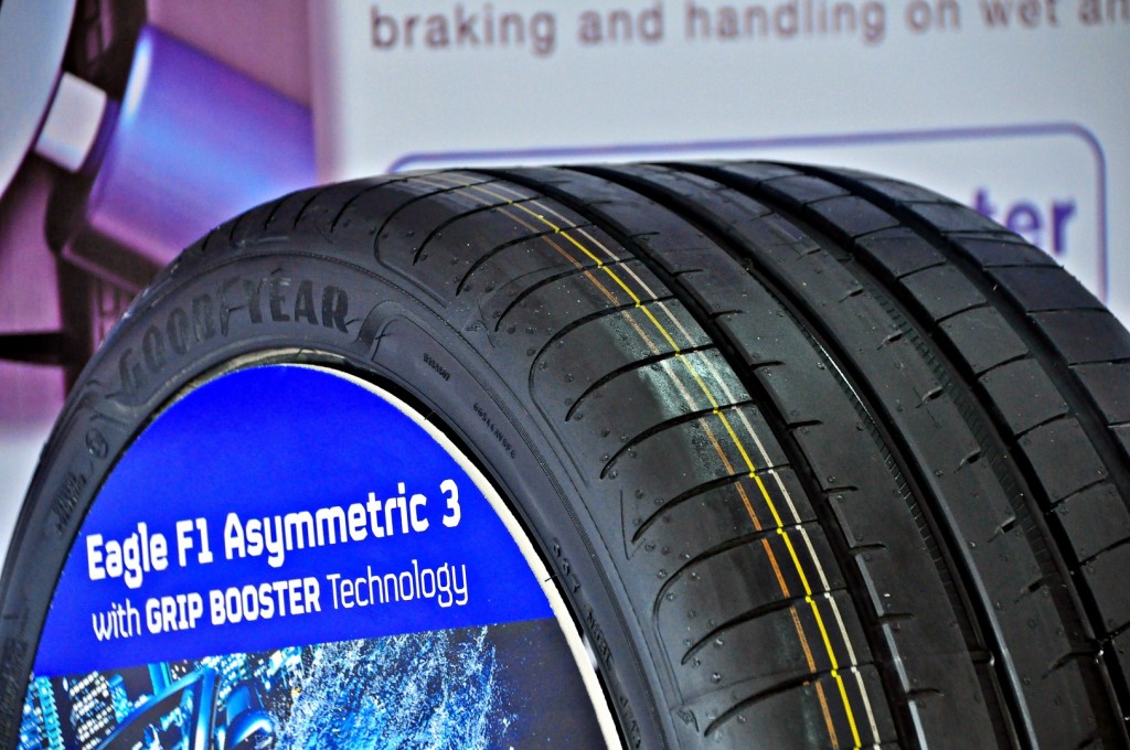 New Goodyear Eagle F1 Asymmetric 3 rolls in | CarSifu
